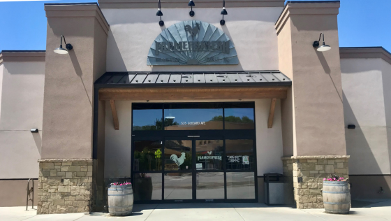 Deli storefront view - Farmers Fresh Market
